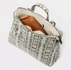 a new day | Bags | Modern Soft Midsize Backpack A New Day | Poshmark